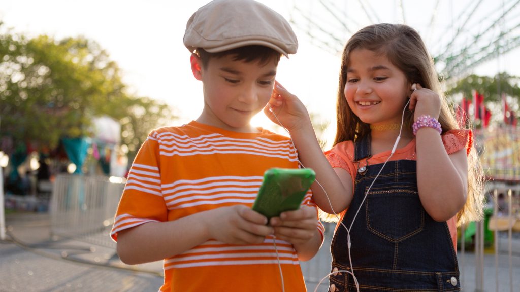 Best Earbuds for Kids 2021 : Reviews & Buyer's Guide - Bemwireless