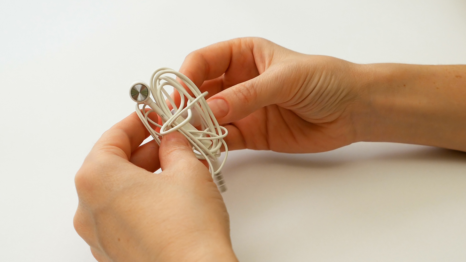 How to Wrap Earbuds - Bemwireless
